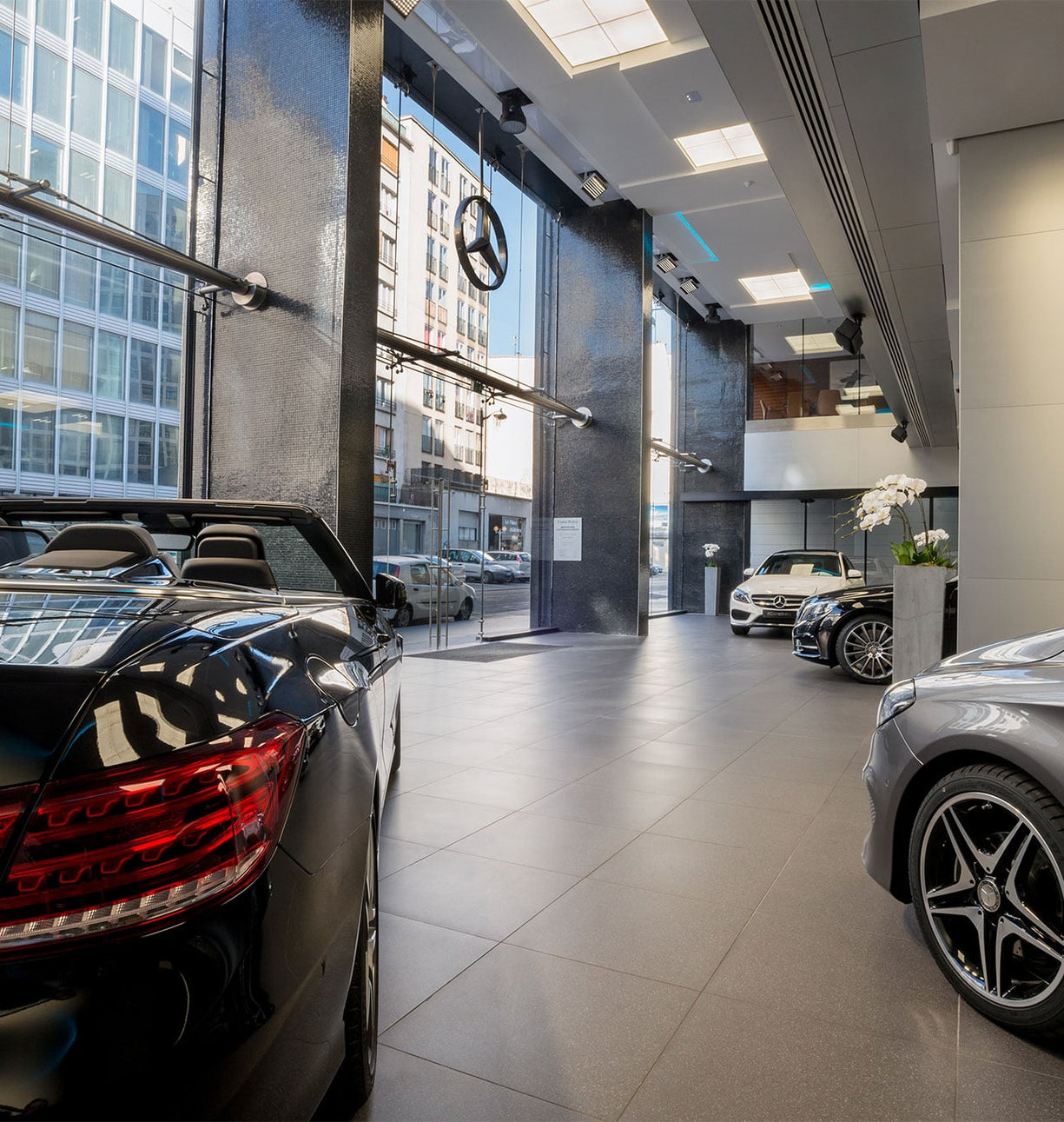 Como Bastille: Concessionnaire Mercedes Bastille
